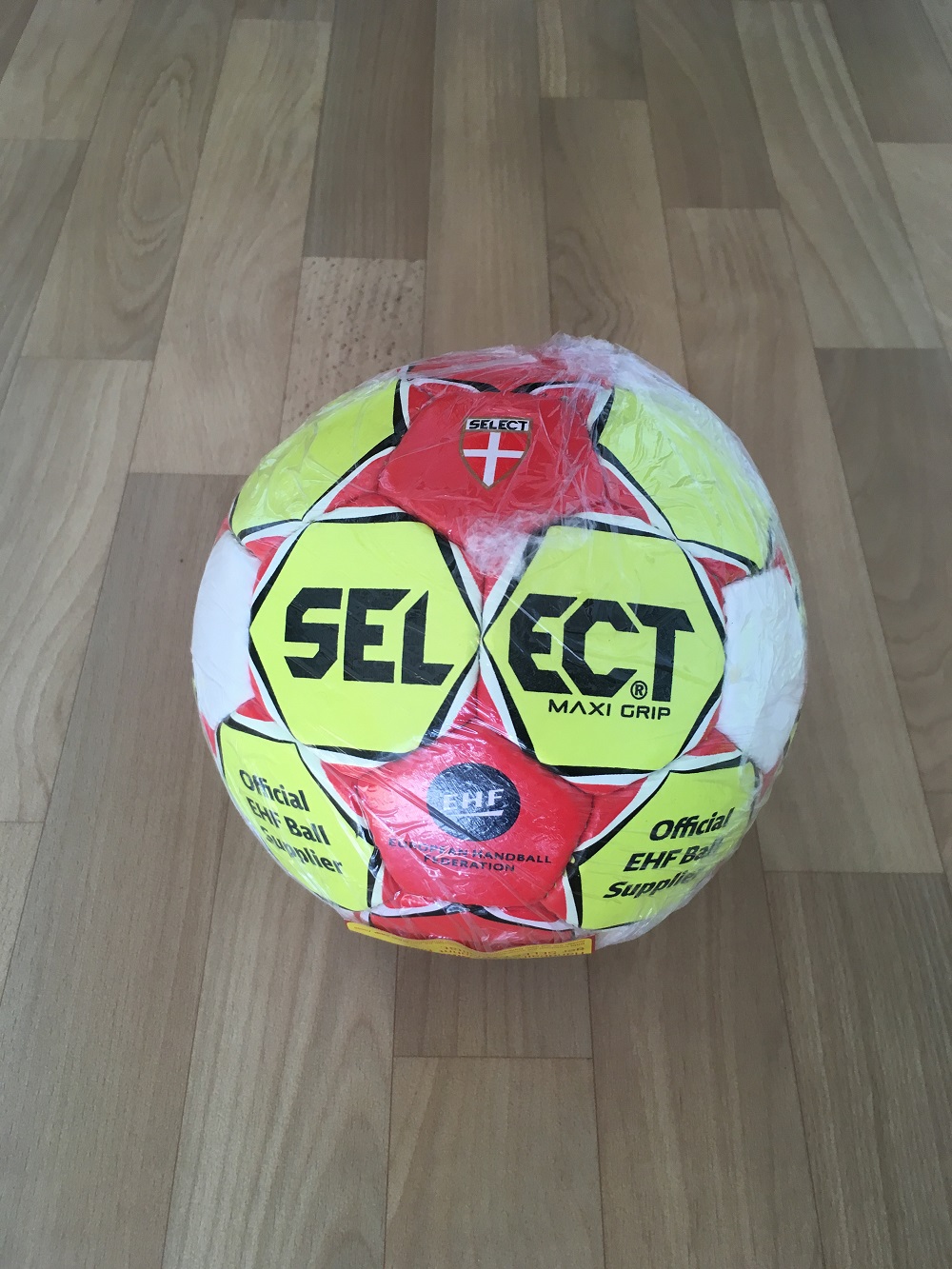 Ein selbstklebender Handball - Der Select Maxi Grip im Test (Größe 3)